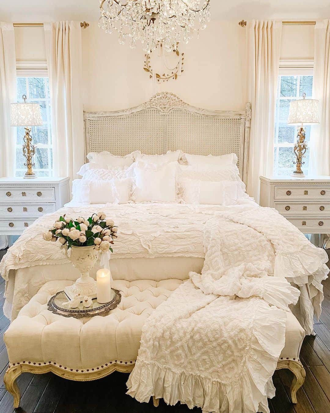 21 Ideas for Styling a Bed Between Two Windows