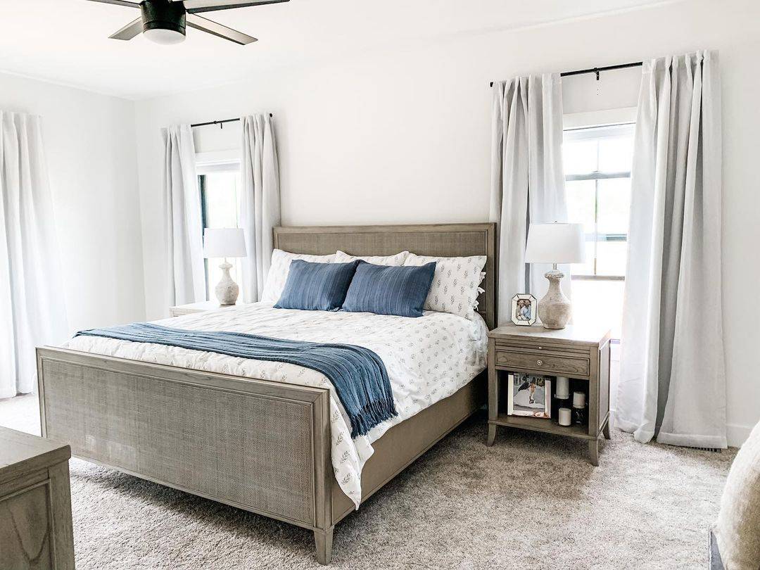 21 Ideas for Styling a Bed Between Two Windows