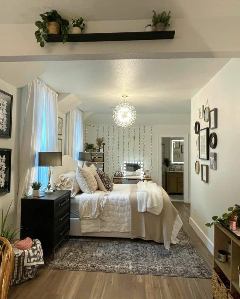 21 Ideas for Styling a Bed Between Two Windows