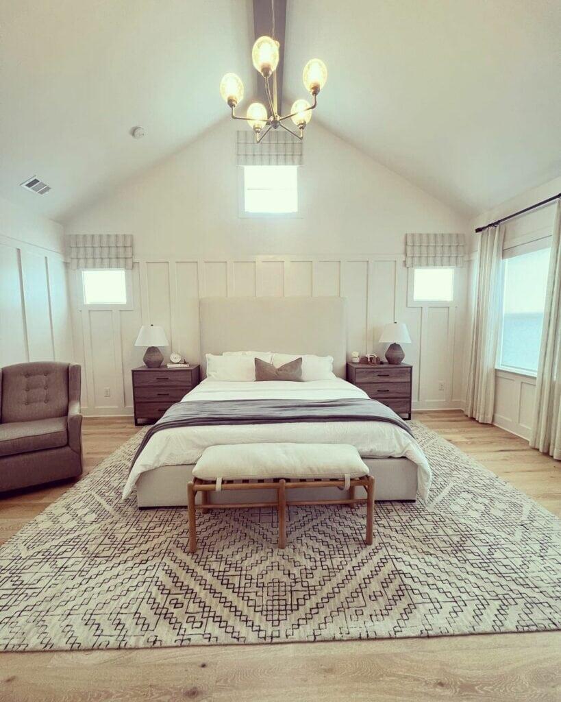 21 Ideas for Styling a Bed Between Two Windows