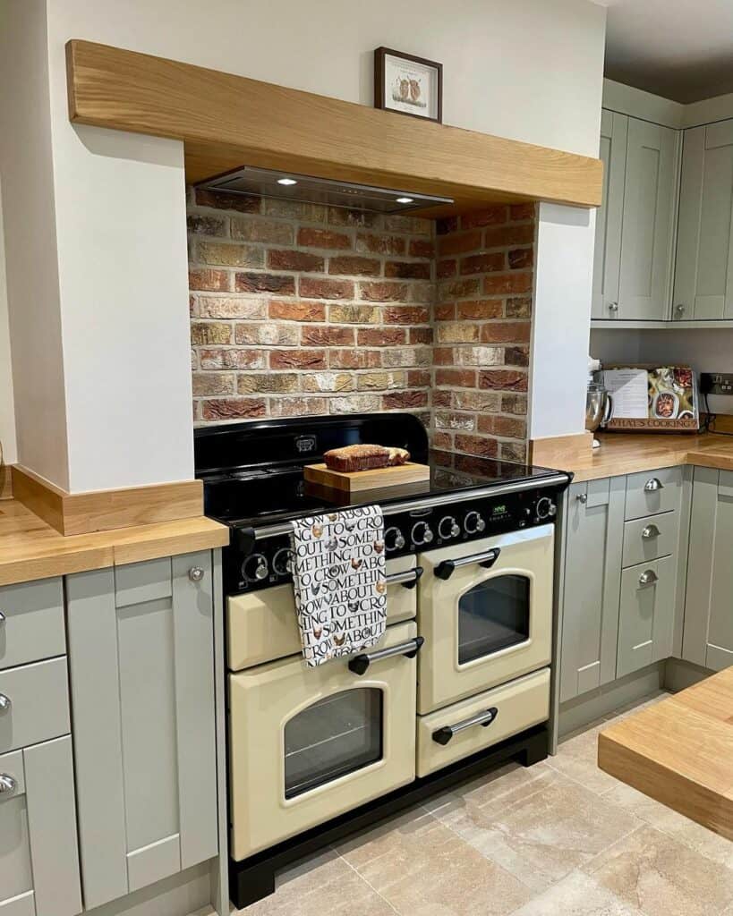 14 Modern Designs for a White Range Hood With Wood Trim