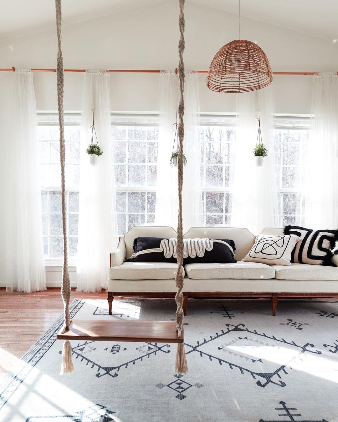 22 Soft and Balanced Rug Ideas for White Couches