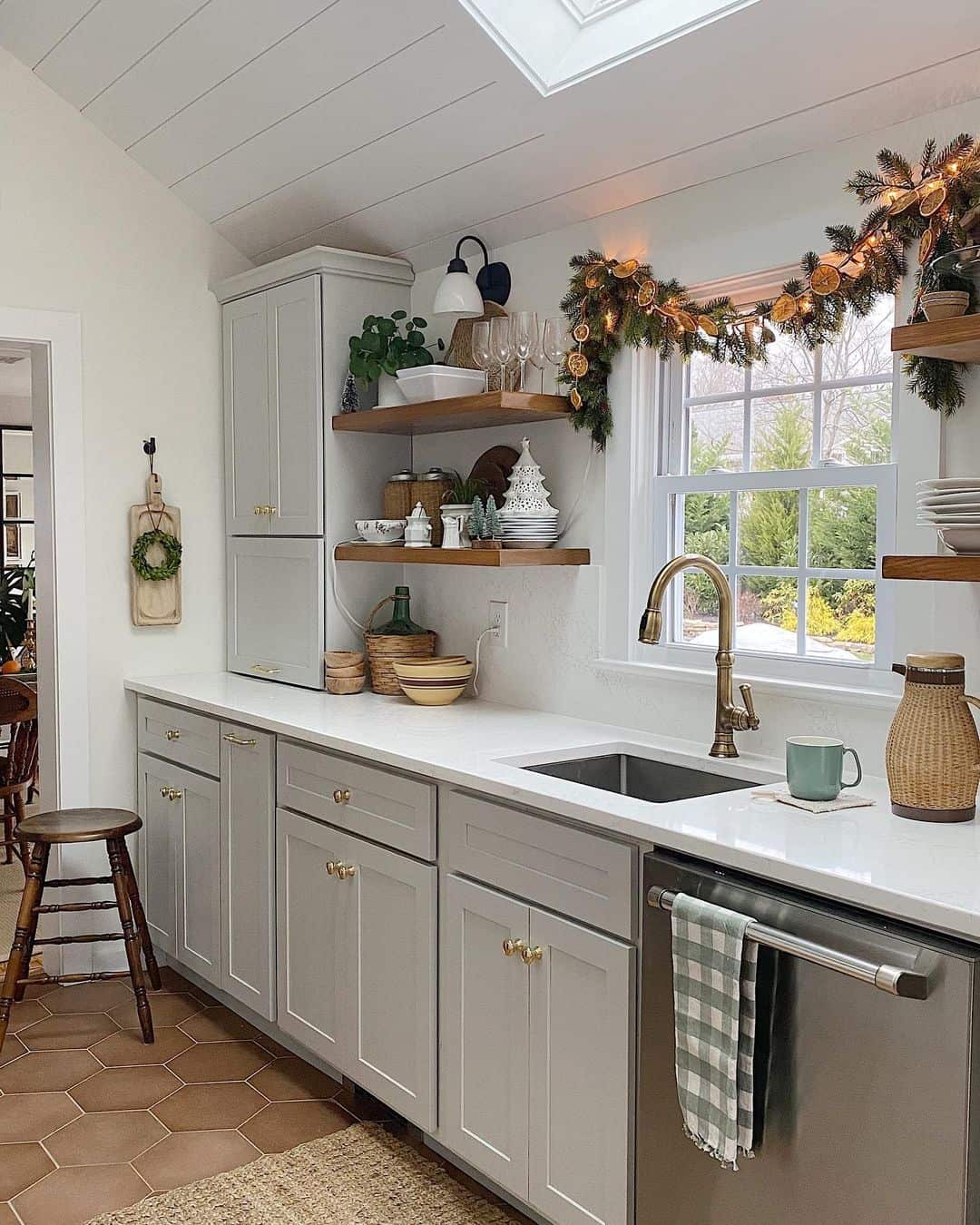 24 Stunning Small Kitchen Floor Tile Ideas for Any Style