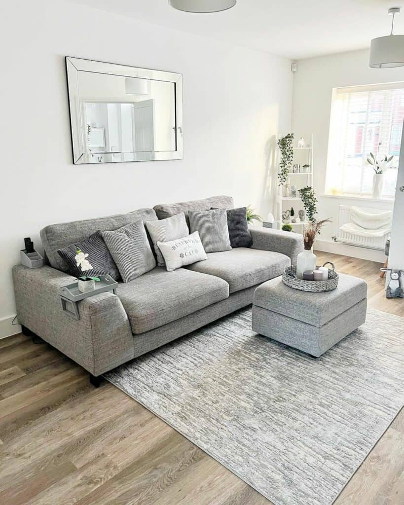 21 Stunning Rug Ideas for Grey Couches