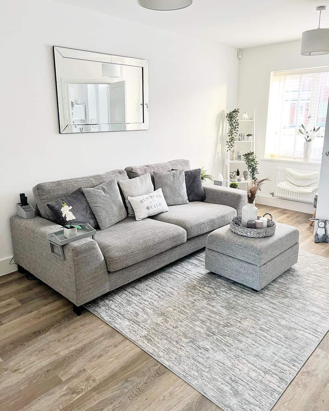 21 Stunning Rug Ideas for Grey Couches