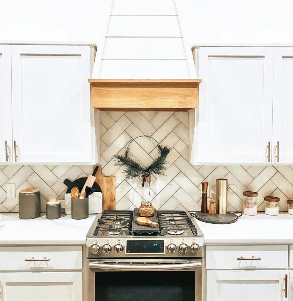 14 Modern Designs for a White Range Hood With Wood Trim