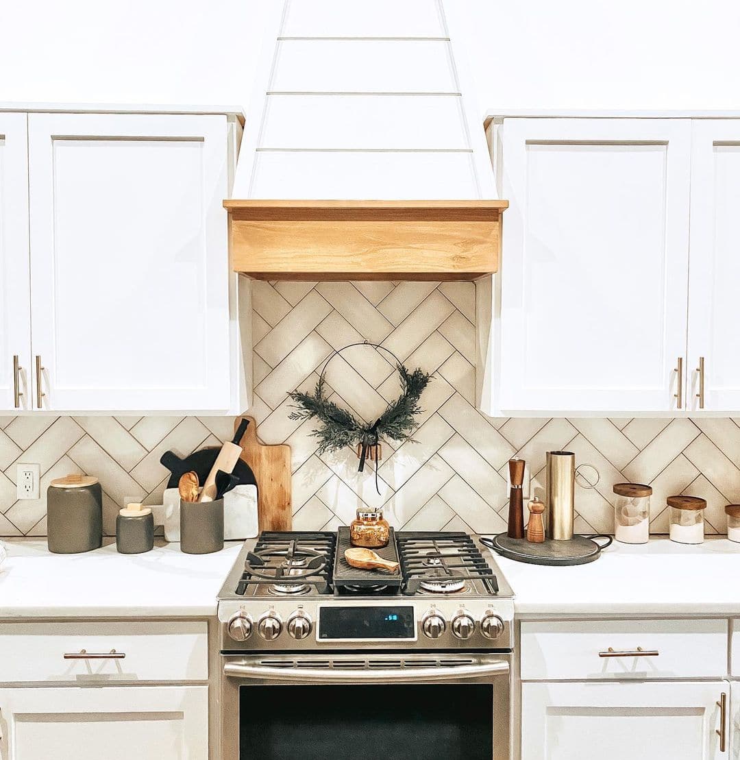 14 Modern Designs for a White Range Hood With Wood Trim