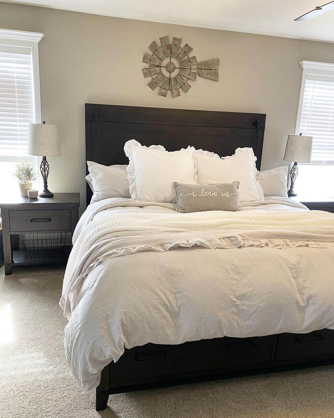 21 Ideas for Styling a Bed Between Two Windows