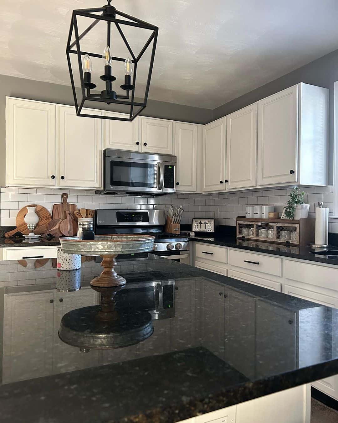 The Truth About Black Countertops from Design Experts: Regret or Reward?