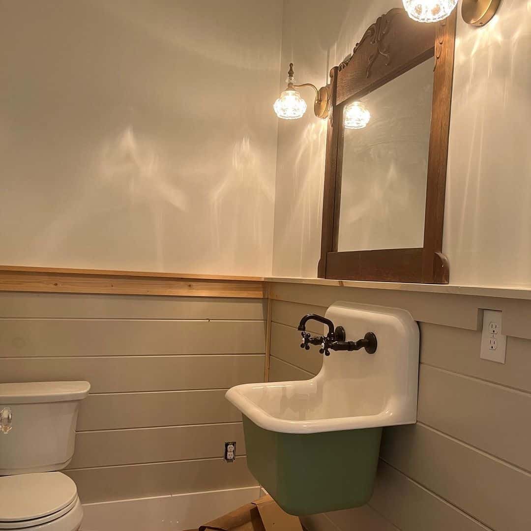 23 Lavish Ideas for a Bathroom Mirror With Sconces on Each Side