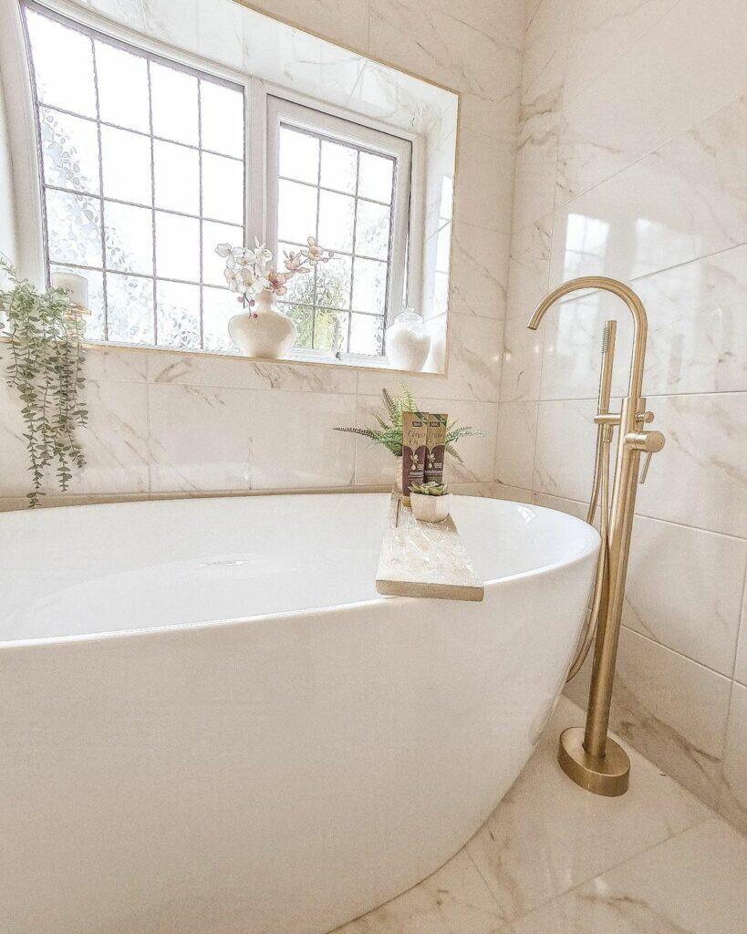 20 Chic Floor-To-Ceiling Tiled Bathroom Ideas for Any Style