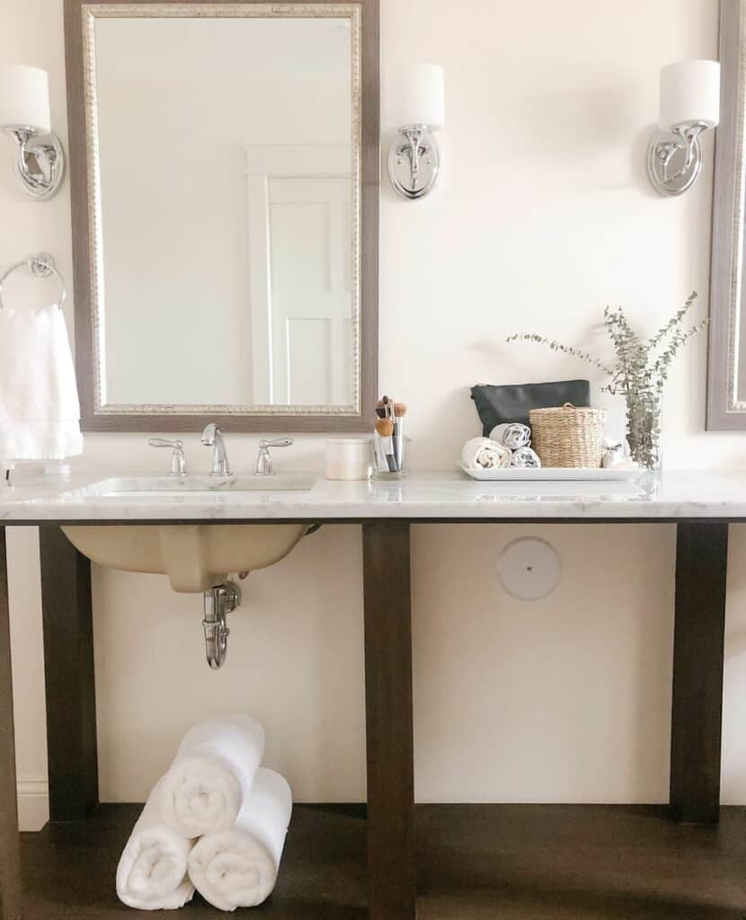 23 Lavish Ideas for a Bathroom Mirror With Sconces on Each Side