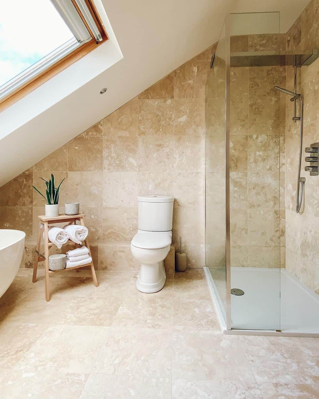 20 Chic Floor-To-Ceiling Tiled Bathroom Ideas for Any Style