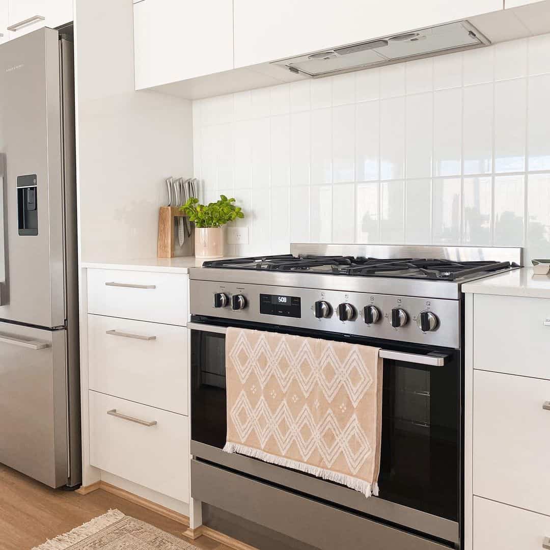 17 Vertical Tile Backsplash Ideas to Accent Your Space