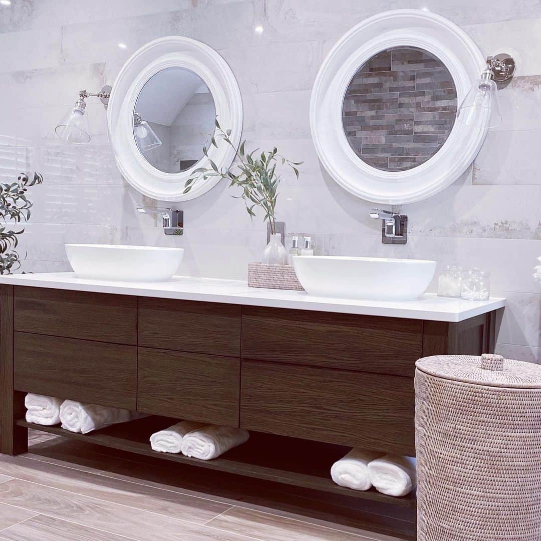 20 Chic Floor-To-Ceiling Tiled Bathroom Ideas for Any Style