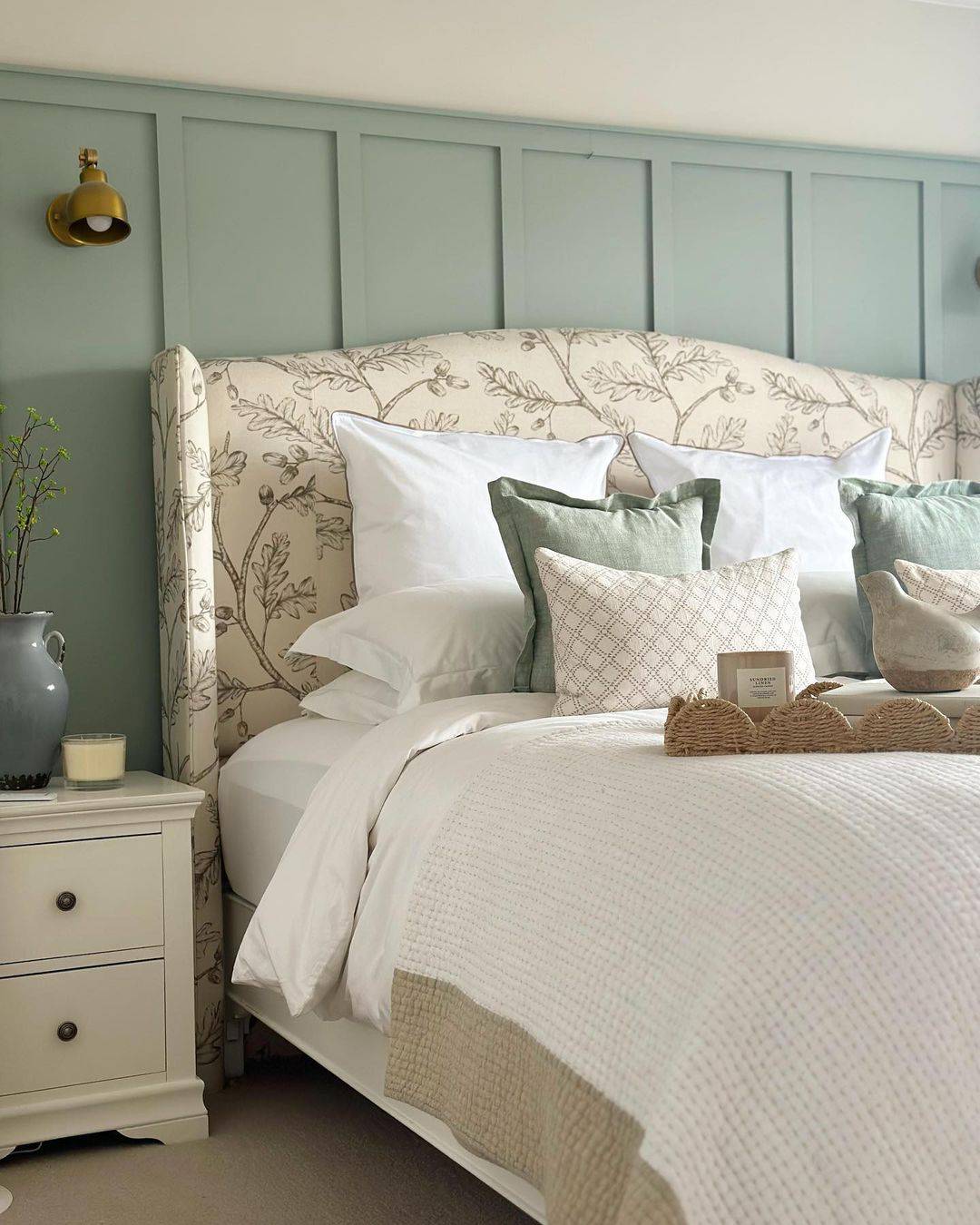 24 Versatile Examples of Green Board and Batten