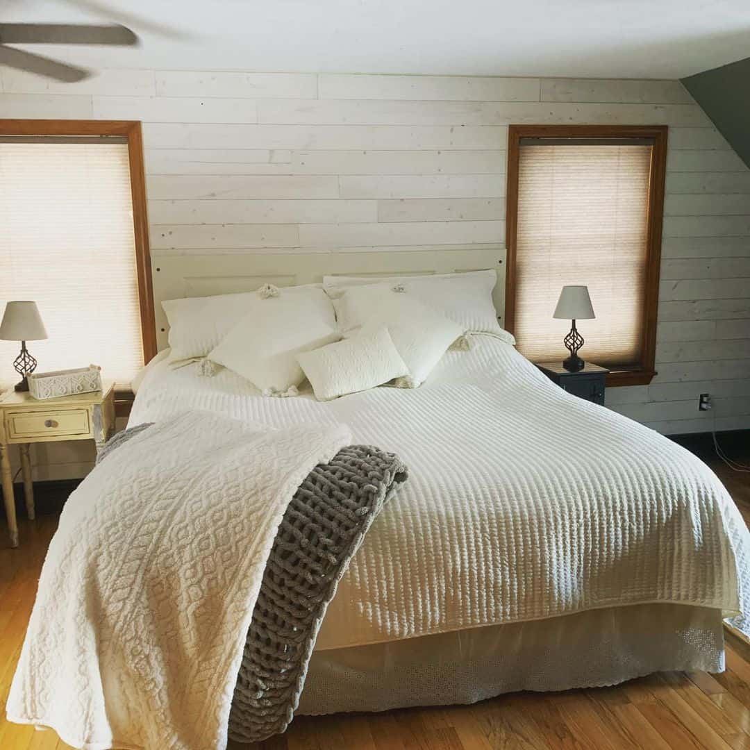 21 Picturesque Ideas for Shiplap Around Windows
