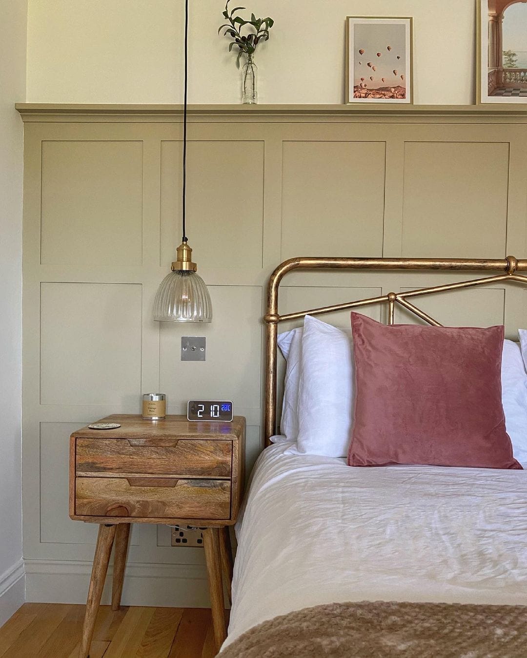 20 Bedside Pendant Light Ideas To Brighten up Your Bedroom