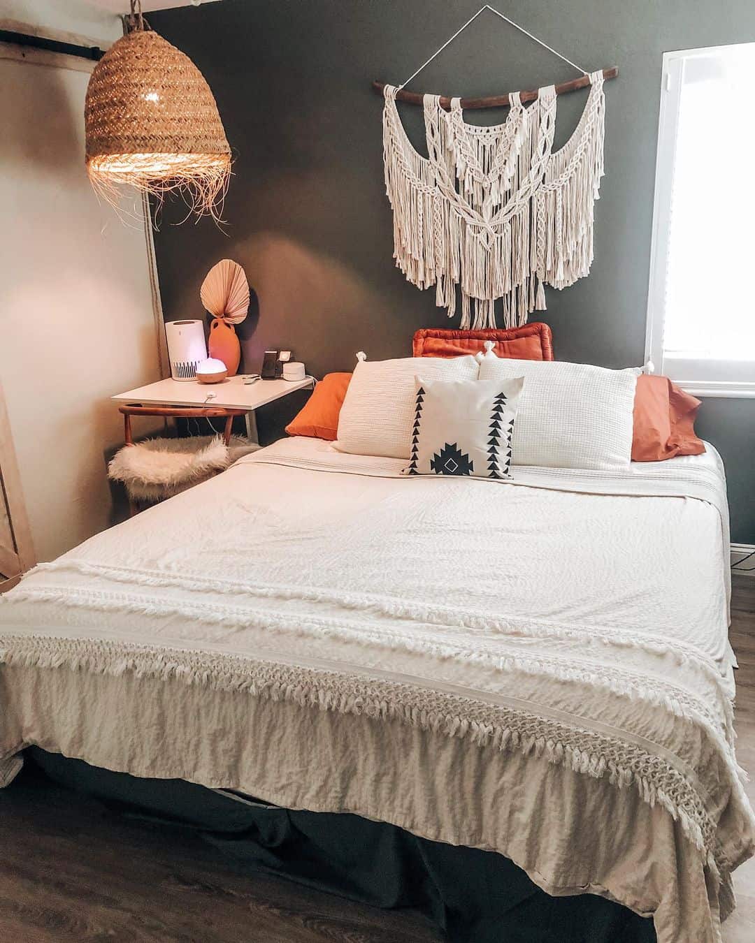 20 Bedside Pendant Light Ideas To Brighten up Your Bedroom