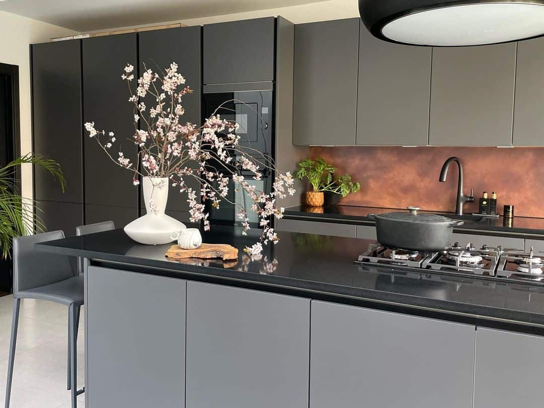 Stock vs. Custom Cabinets: Unpacking the Best Choice for Your Kitchen ...