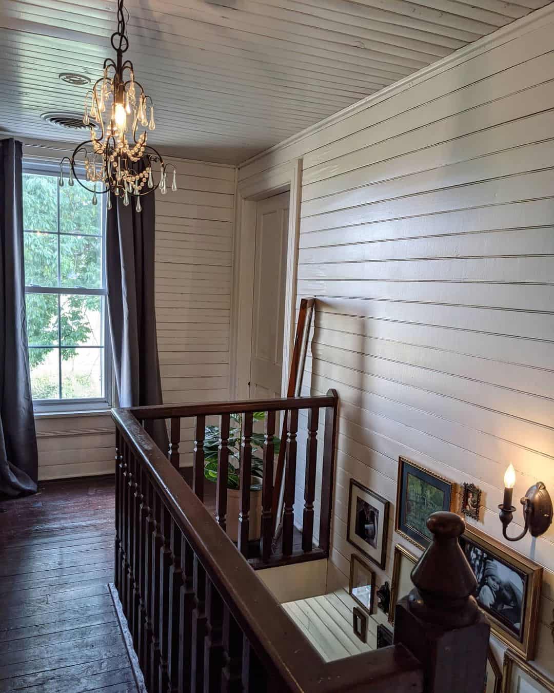 21 Picturesque Ideas for Shiplap Around Windows