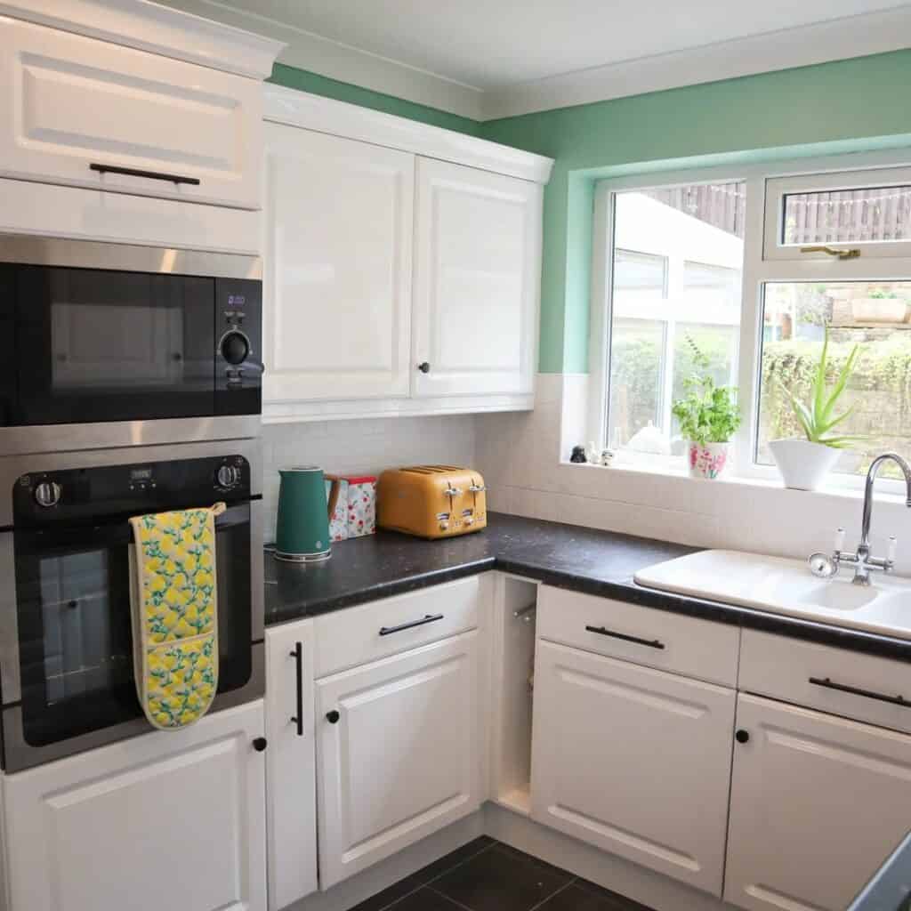 23 Perfect Kitchen Wall Color Ideas With White Cabinets