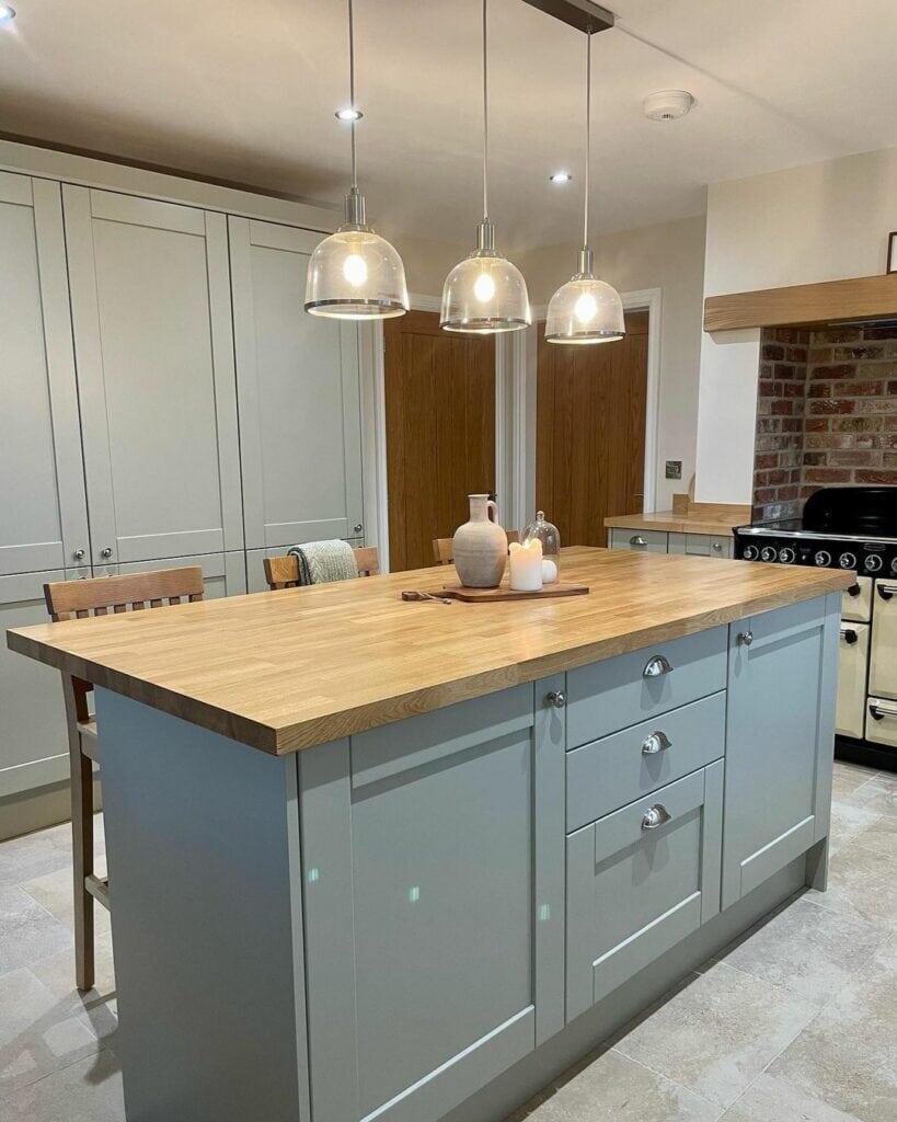 27 Unforgettable and Inspiring Shaker-Style Kitchen Islands