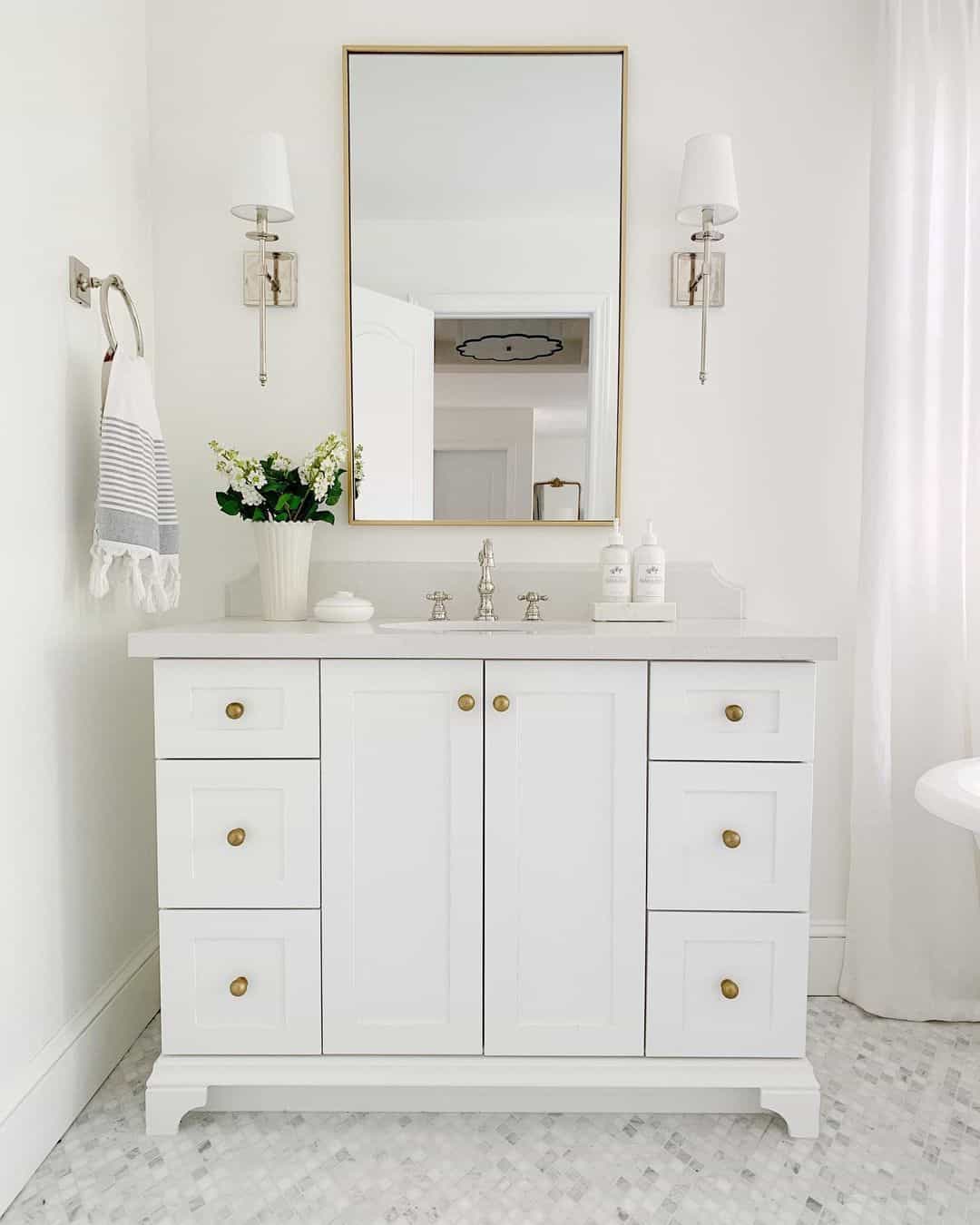 24 Stylish Tips for Mixing Metal Finishes in the Bathroom